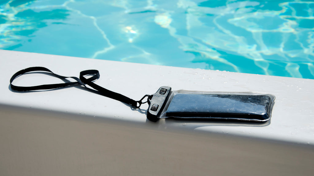 3 Different Ways of Using Water Resistant Cases
